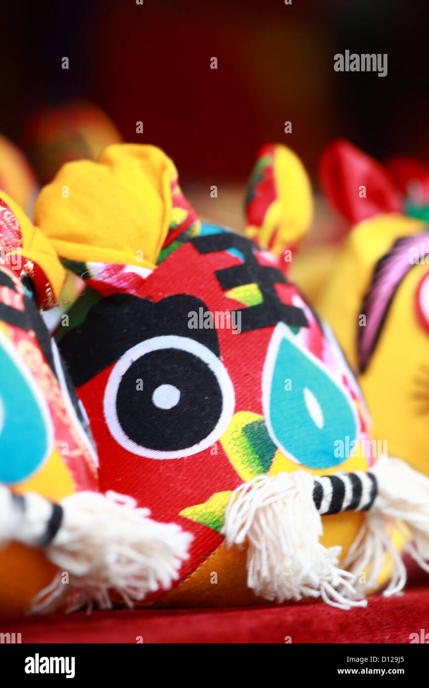 Chinese traditional knot hi-res stock photography and images - Alamy