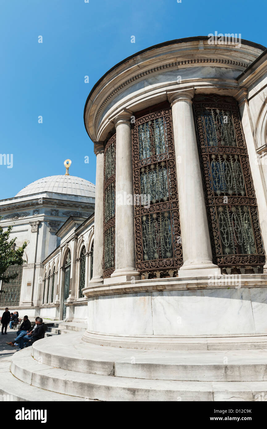 Round pillar hi-res stock photography and images - Alamy