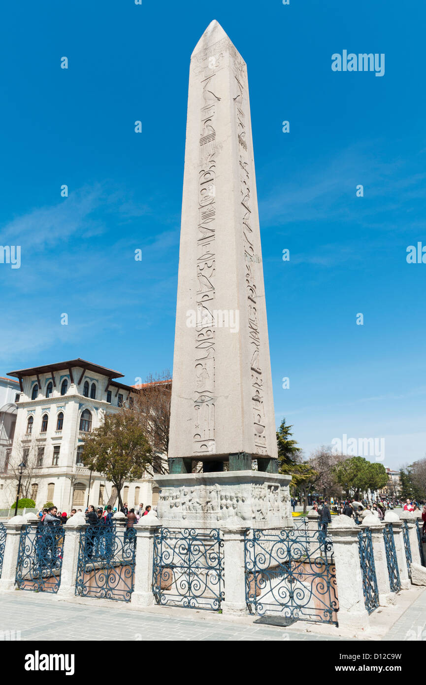 Egyptian monuments blue sky hi-res stock photography and images - Alamy