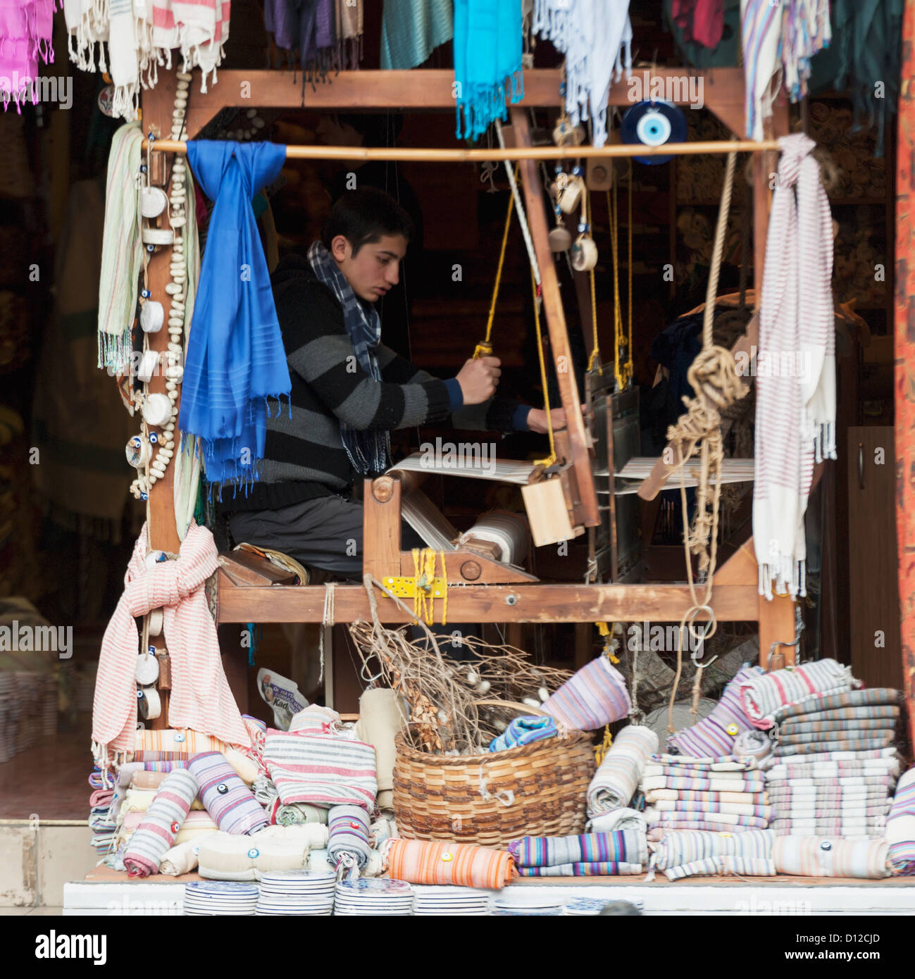 Artisan works loom in hi-res stock photography and images - Alamy