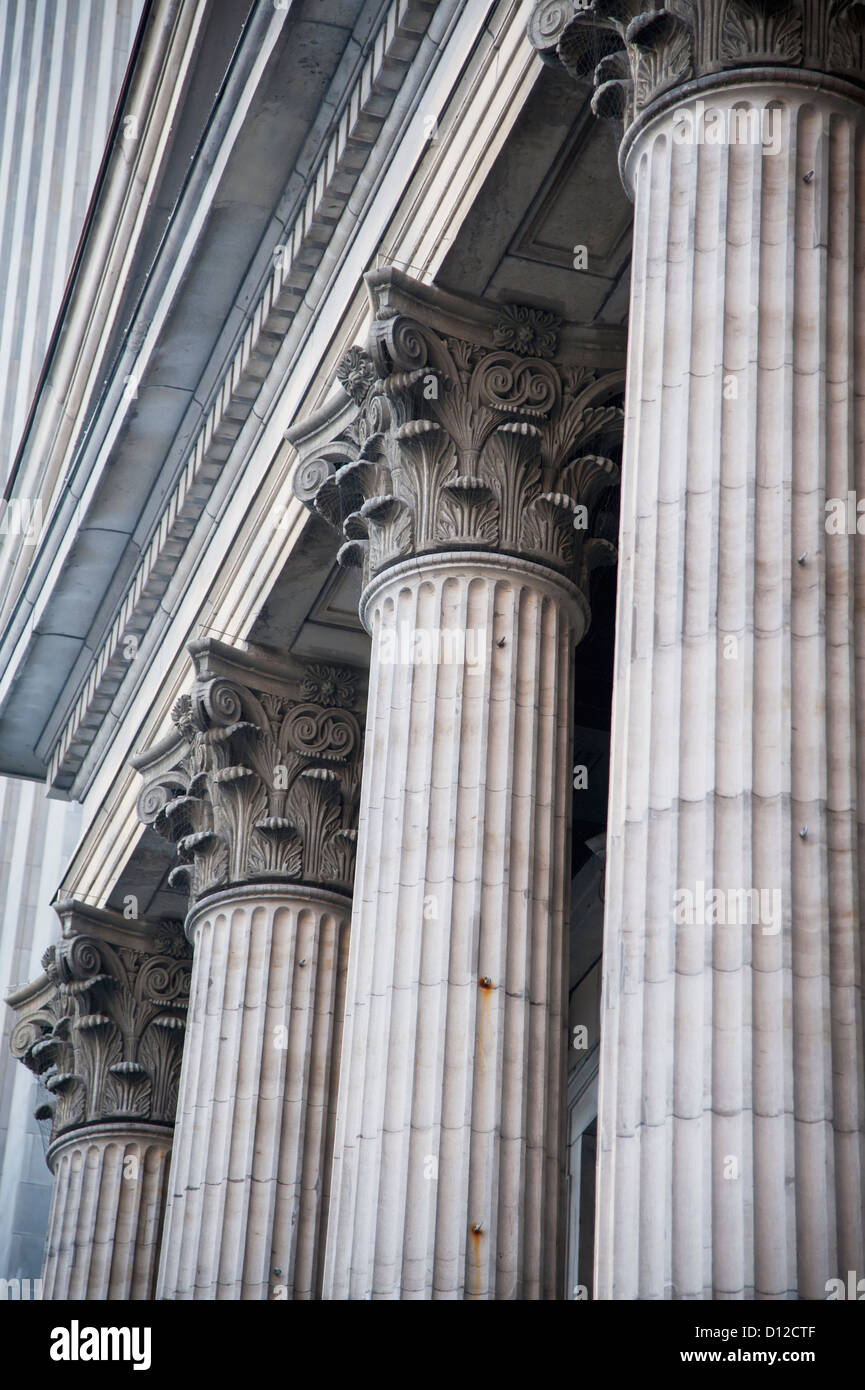 White striped columns hi-res stock photography and images - Alamy