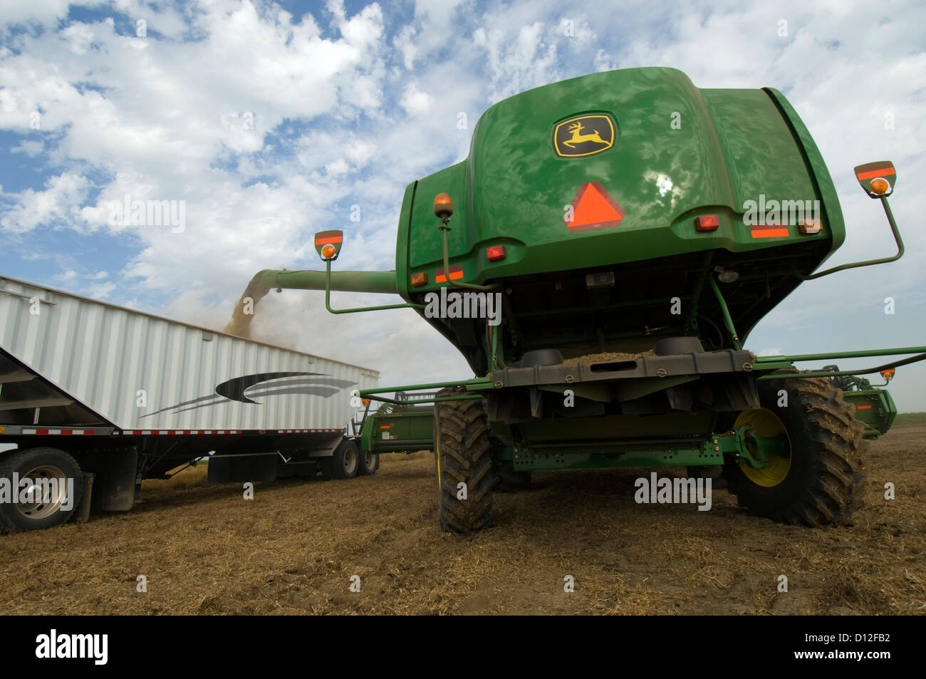 Truck hauling wheat hi-res stock photography and images - Alamy
