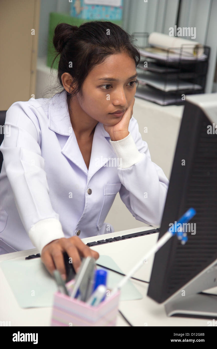 woman doctor working on computer Stock Photo - Alamy