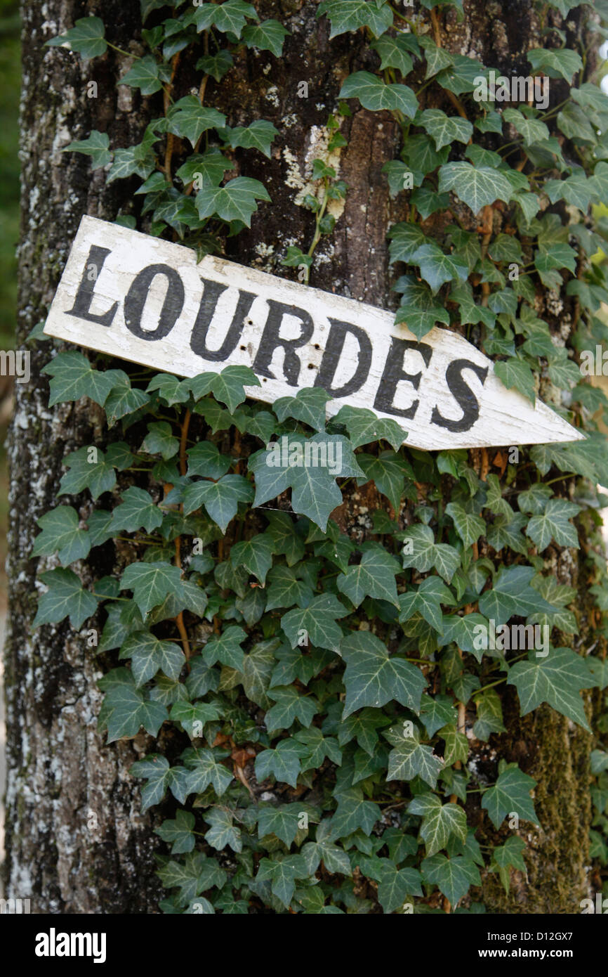 Arrow sign of lourdes hi-res stock photography and images - Alamy
