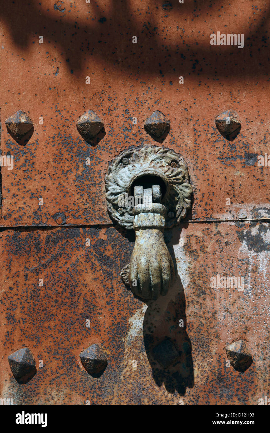 Door figure hi-res stock photography and images - Alamy