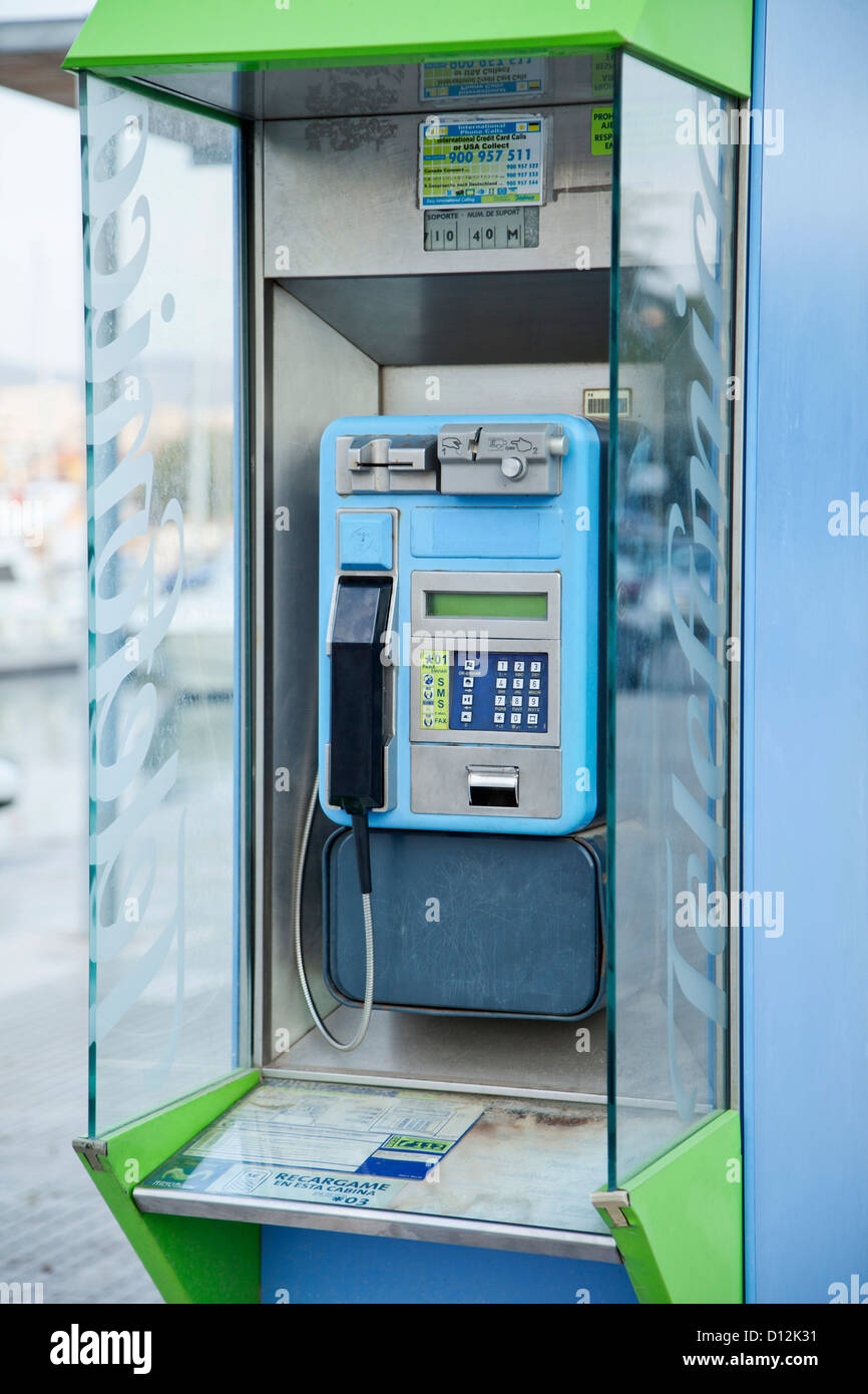Phone booth spain hi-res stock photography and images - Alamy