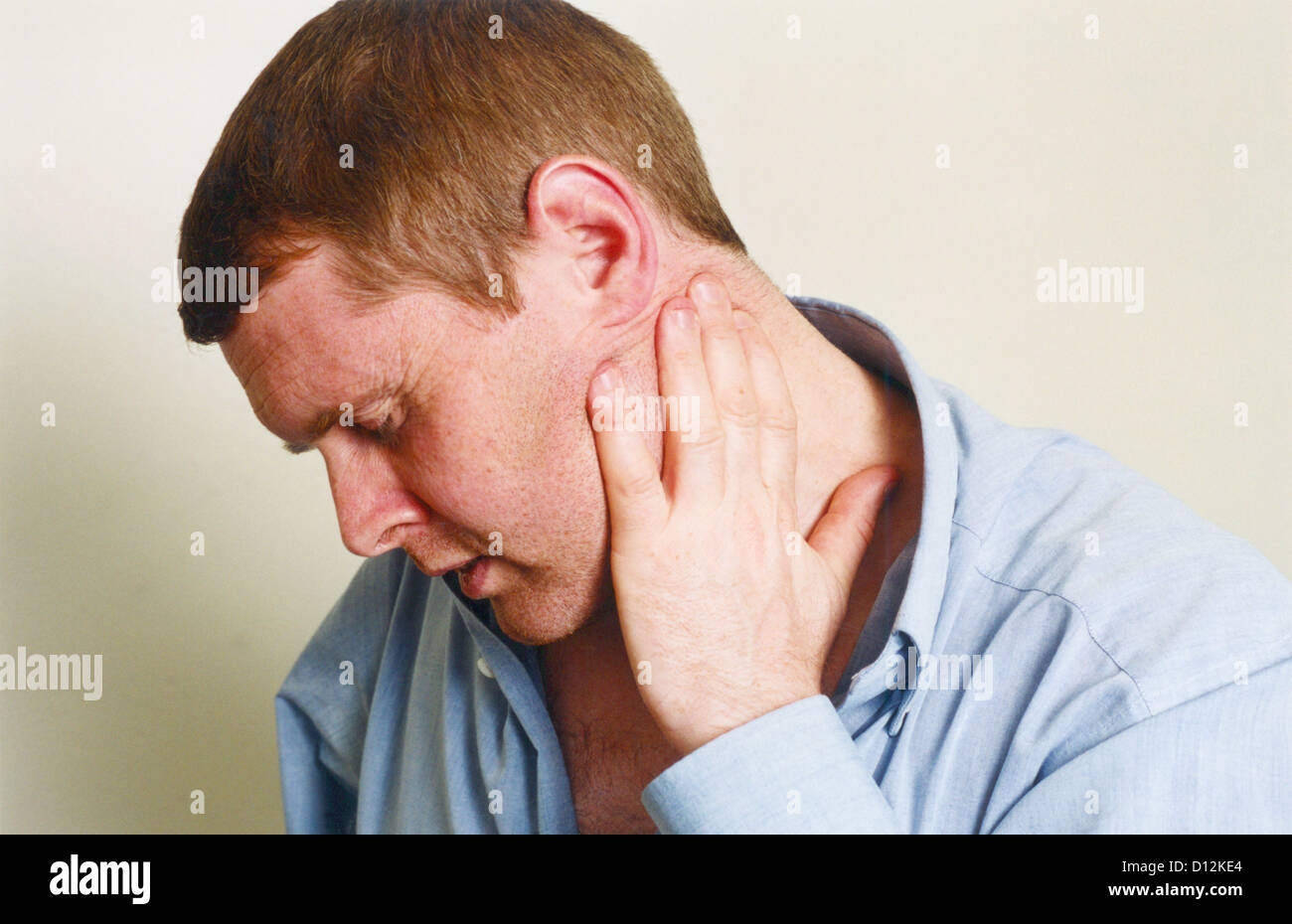 PATIENT WITH NECK PAIN Stock Photo - Alamy