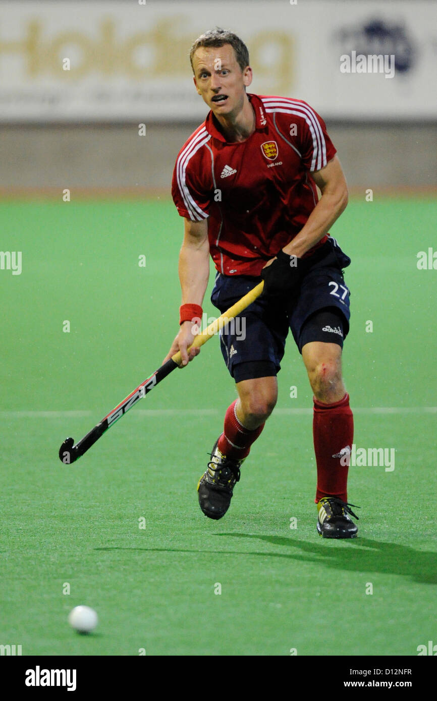 06.12.2012 Melbourne, Australia. Dan Fox of England runs with the ball ...