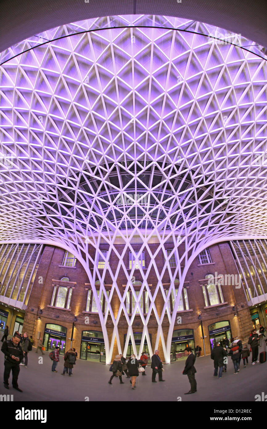 Kings cross station concourse hi-res stock photography and images - Alamy
