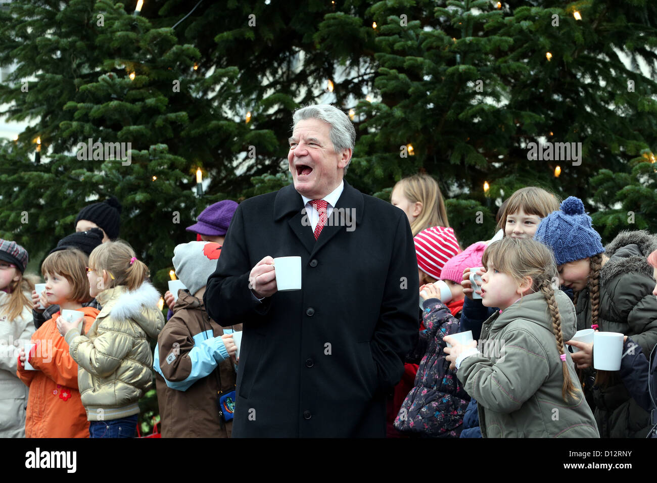 German President Joachim Gauck drinks alcohol-free punch with pupils ...