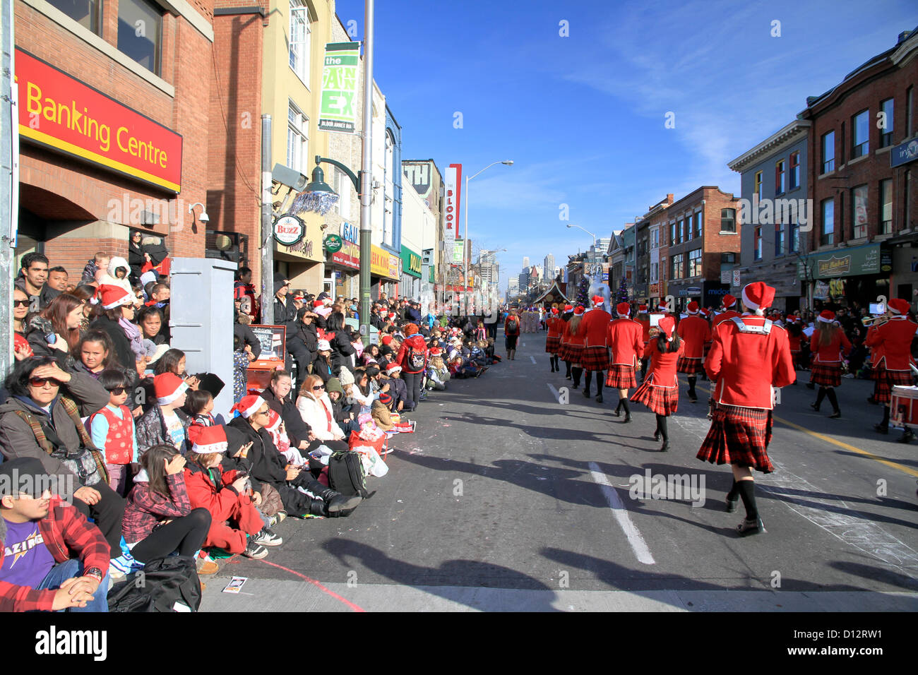 Santa claus parade hi-res stock photography and images - Alamy