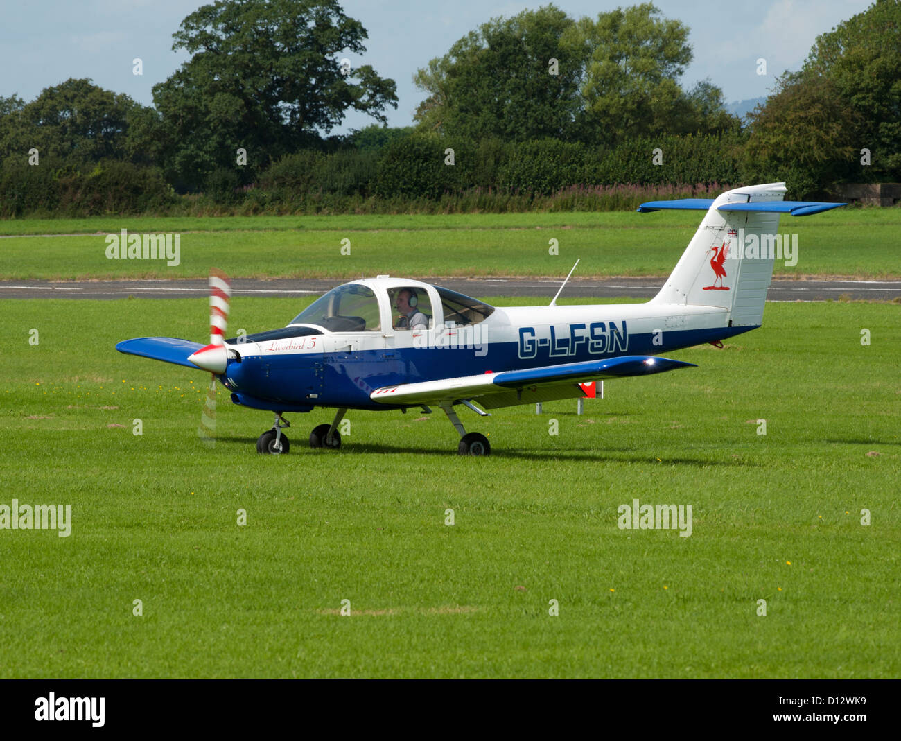 Piper PA-38-112 Tomahawk, Liverpool Flying School. SCO 8855 Stock Photo ...