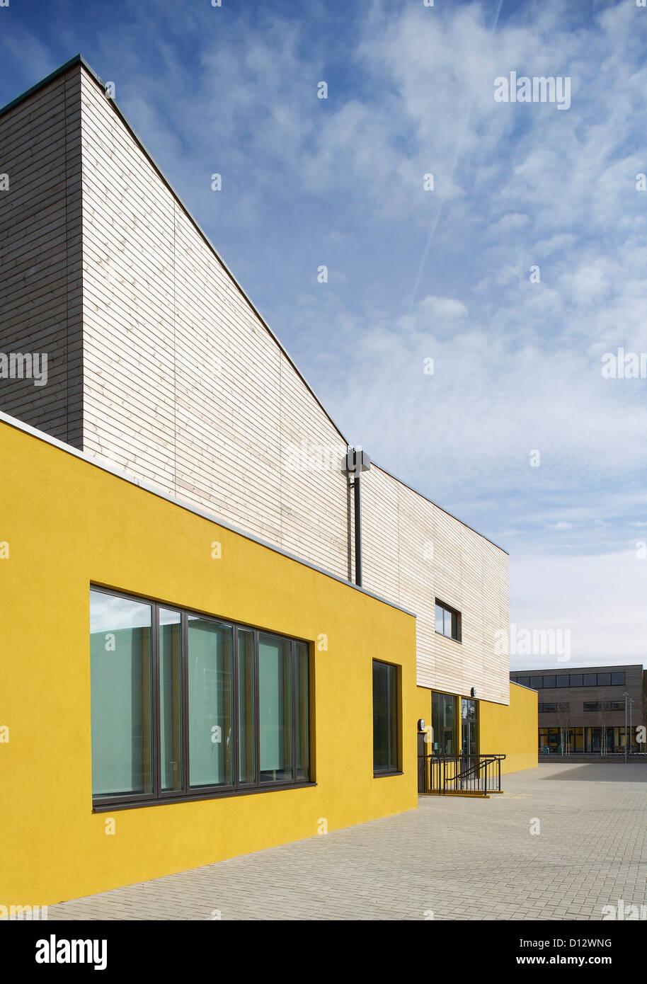 Waingels College, Reading, United Kingdom. Architect: Sheppard Robson ...