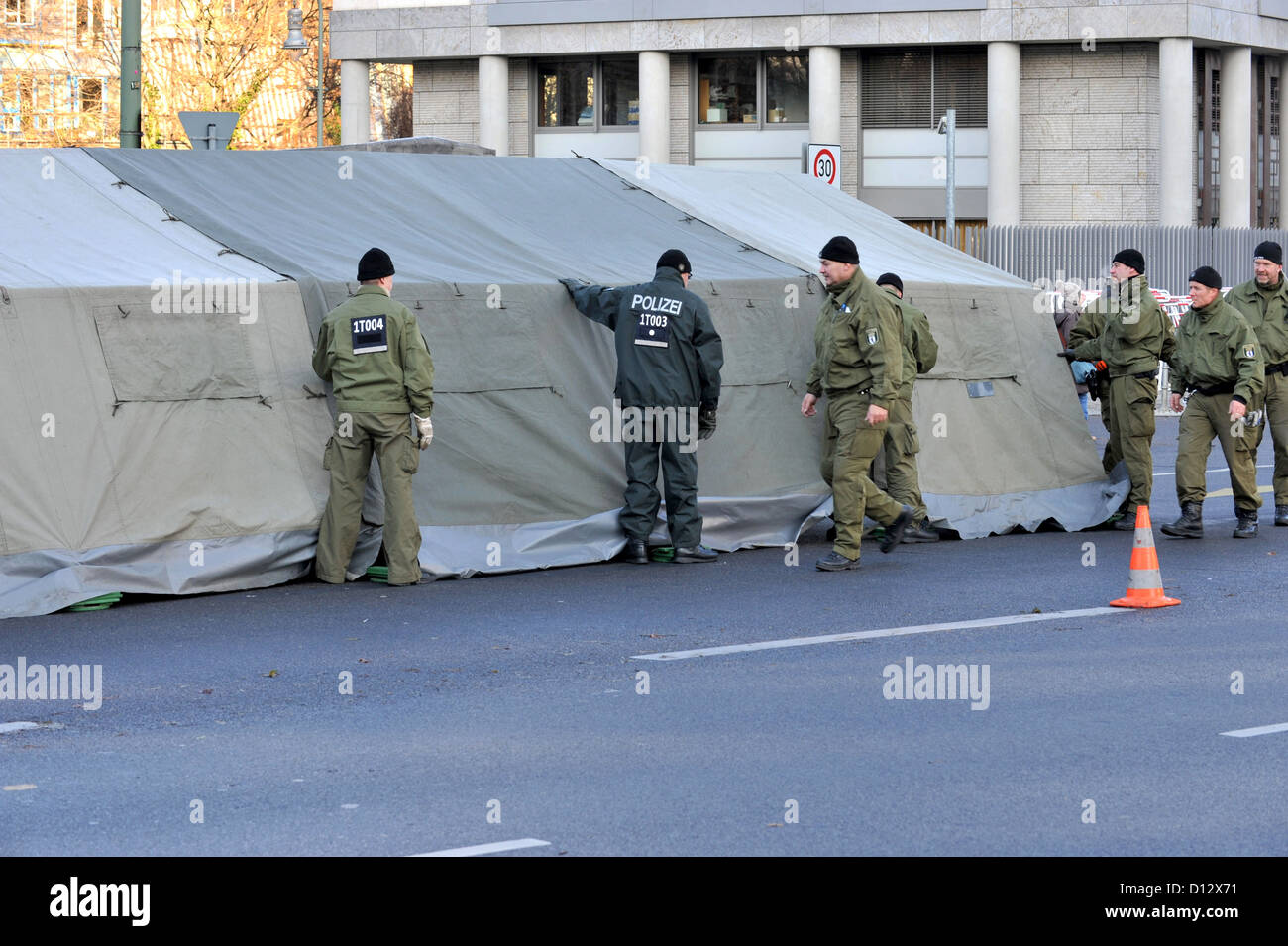 Officers tent hi-res stock photography and images - Alamy