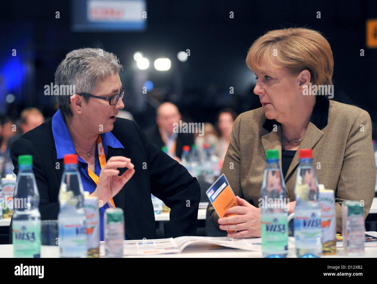 Talking with angela merkel hi-res stock photography and images - Alamy