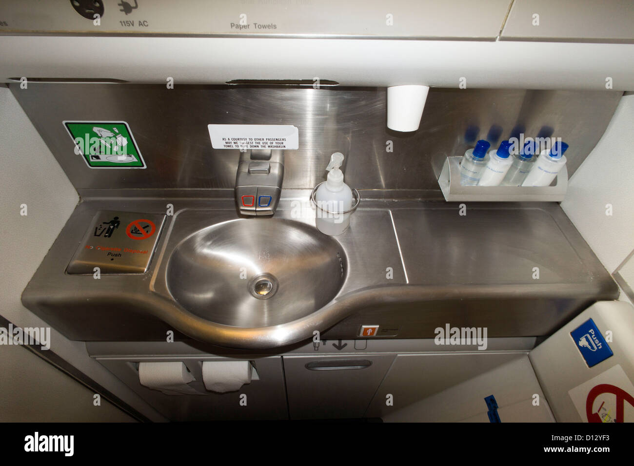 Boeing 777 interior hi-res stock photography and images - Alamy