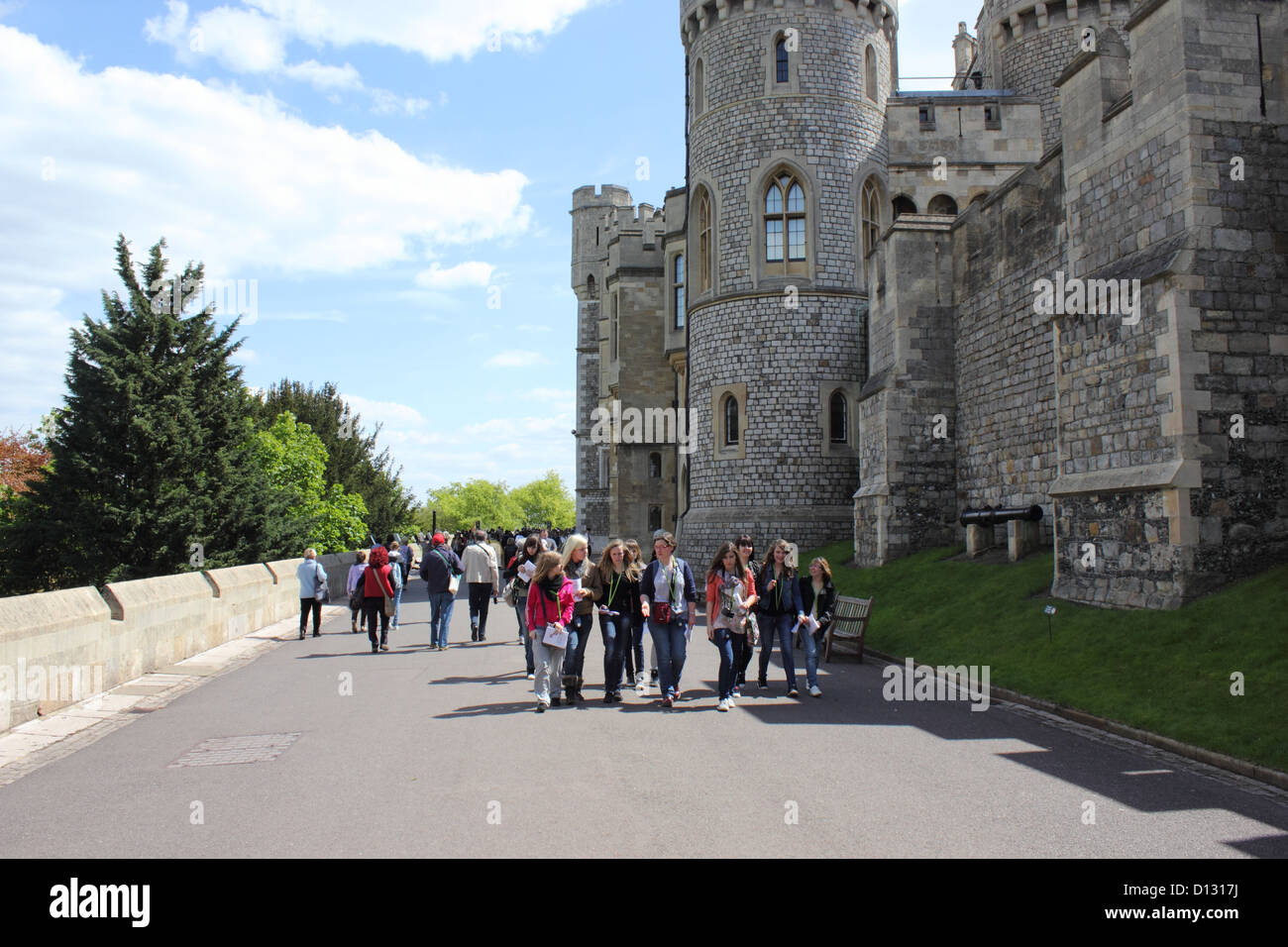 Windsor castle with some of its many tourists Stock Photo - Alamy