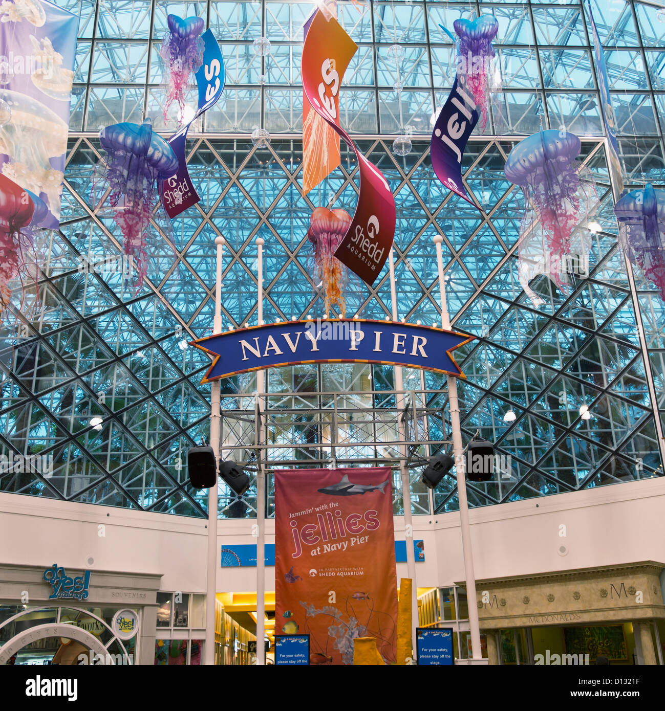 America overhead signage signs hi-res stock photography and images - Alamy