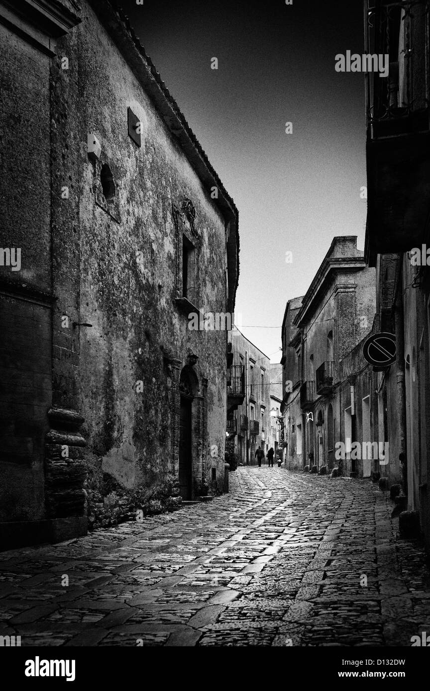 Cobblestone architecture hi-res stock photography and images - Alamy