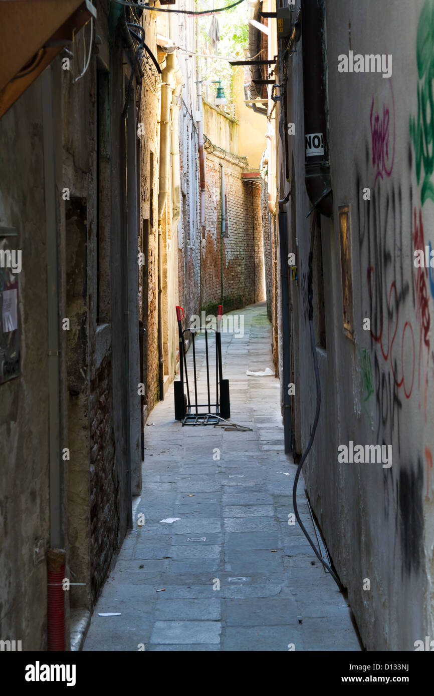 Narrow Alley in Venice, Italy Stock Photo - Alamy