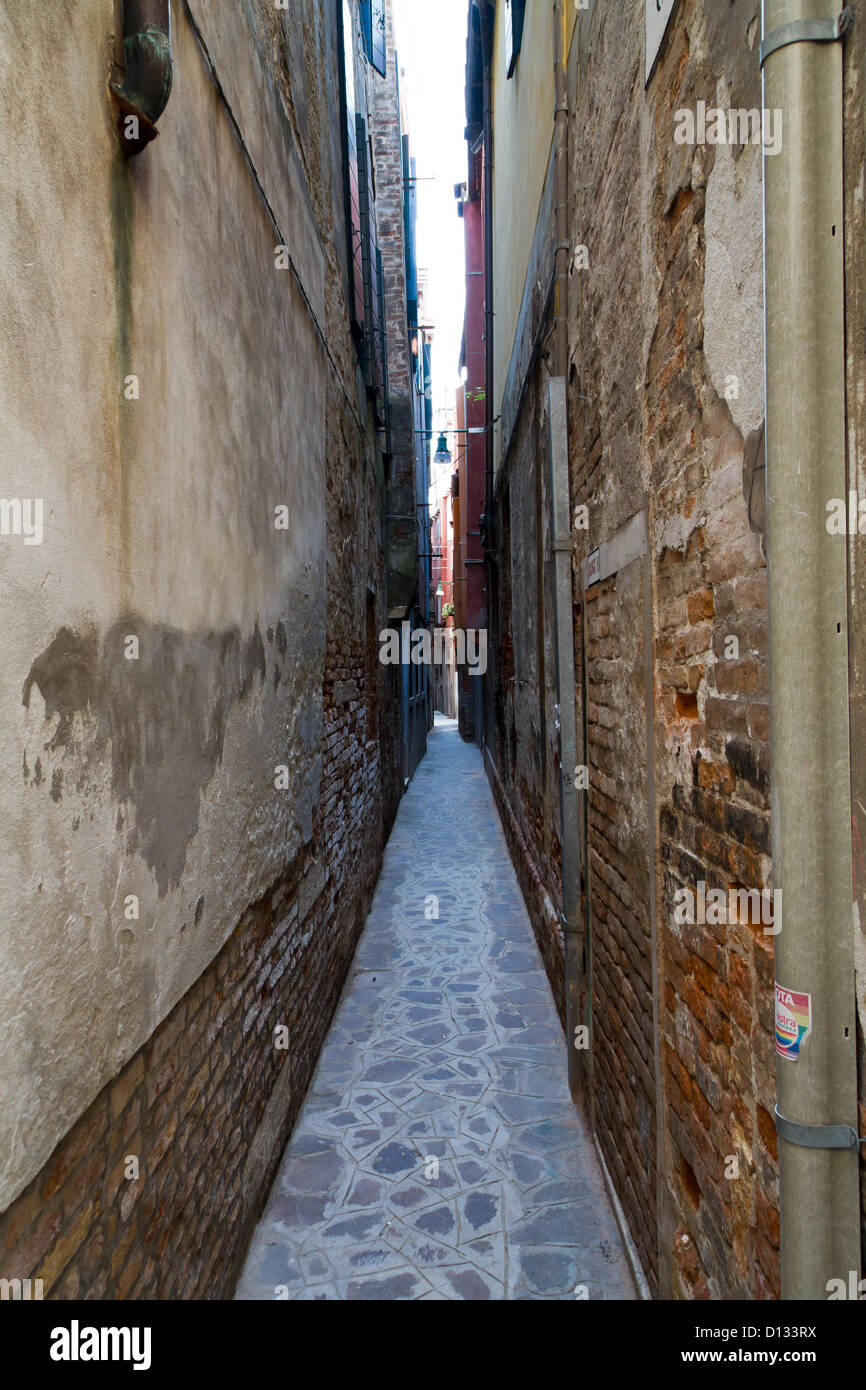 Narrow Alley in Venice, Italy Stock Photo - Alamy