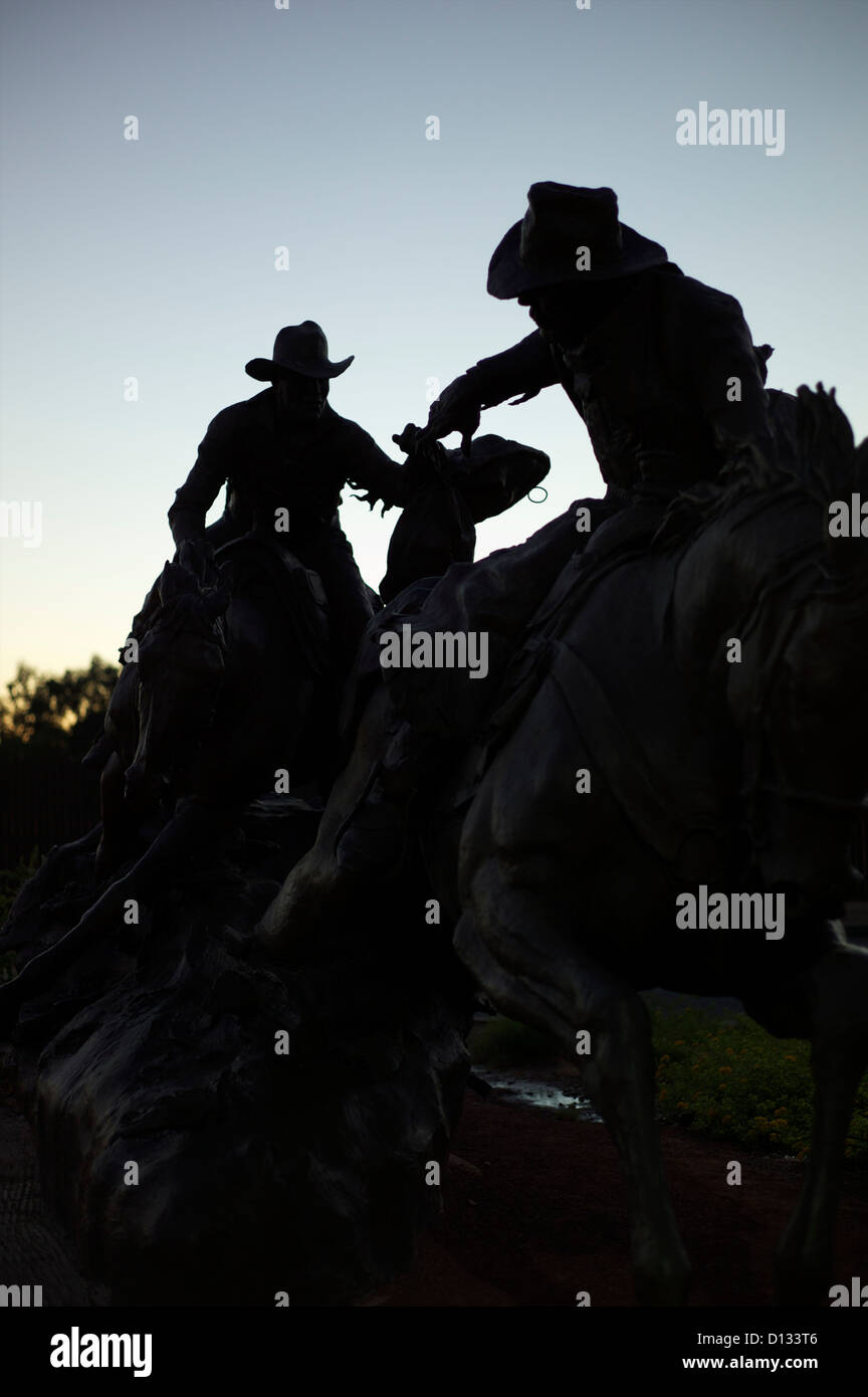 Cowboys on horses hi-res stock photography and images - Alamy