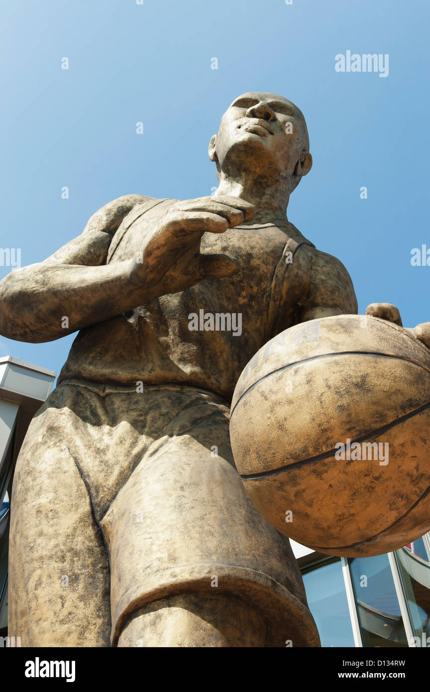 Athlete statues hi-res stock photography and images - Alamy