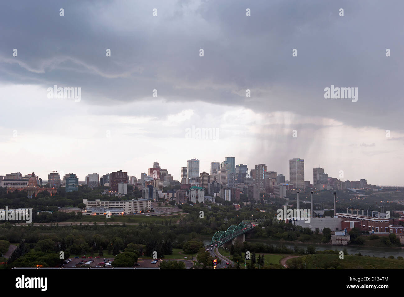 Edmonton walterdale bridge skyline hi-res stock photography and images ...