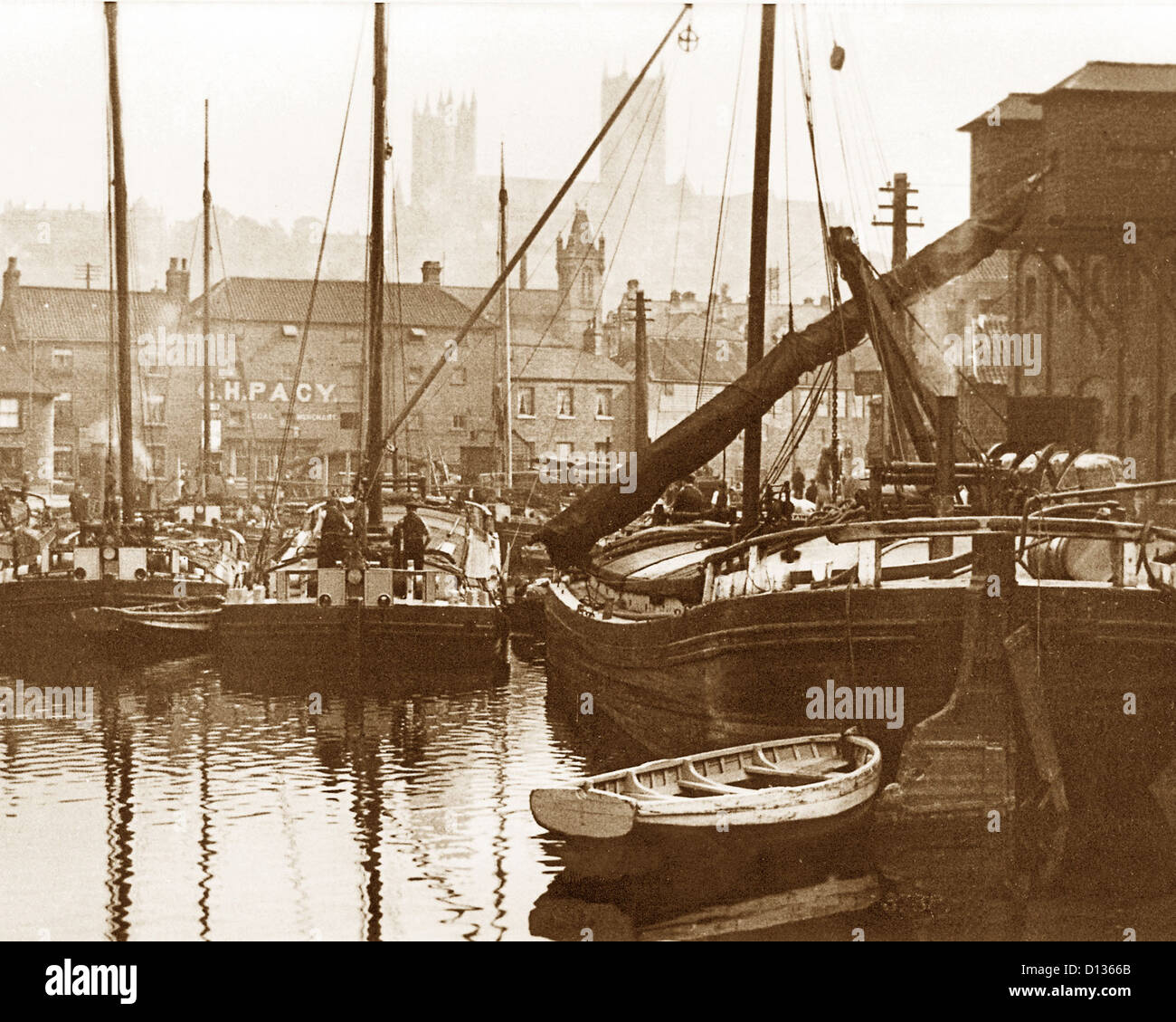 Barge victorian period hi-res stock photography and images - Alamy