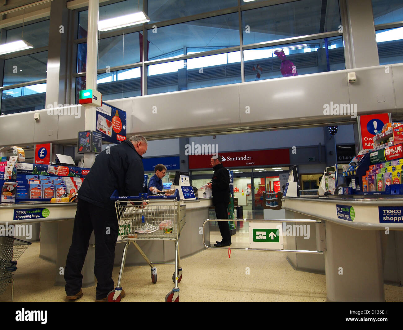 Unloading trolley shopping cart hi-res stock photography and images - Alamy