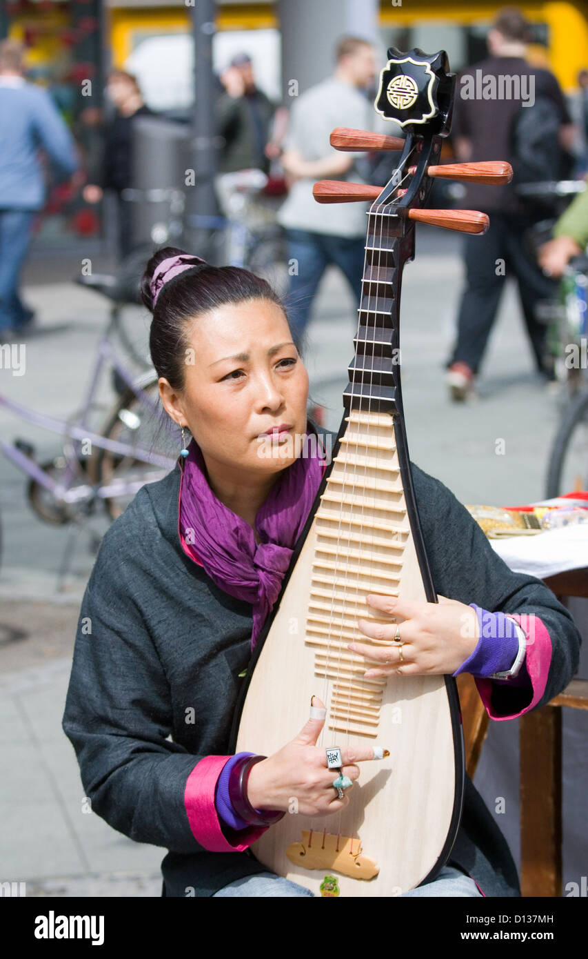 Pipa musician hi-res stock photography and images - Alamy