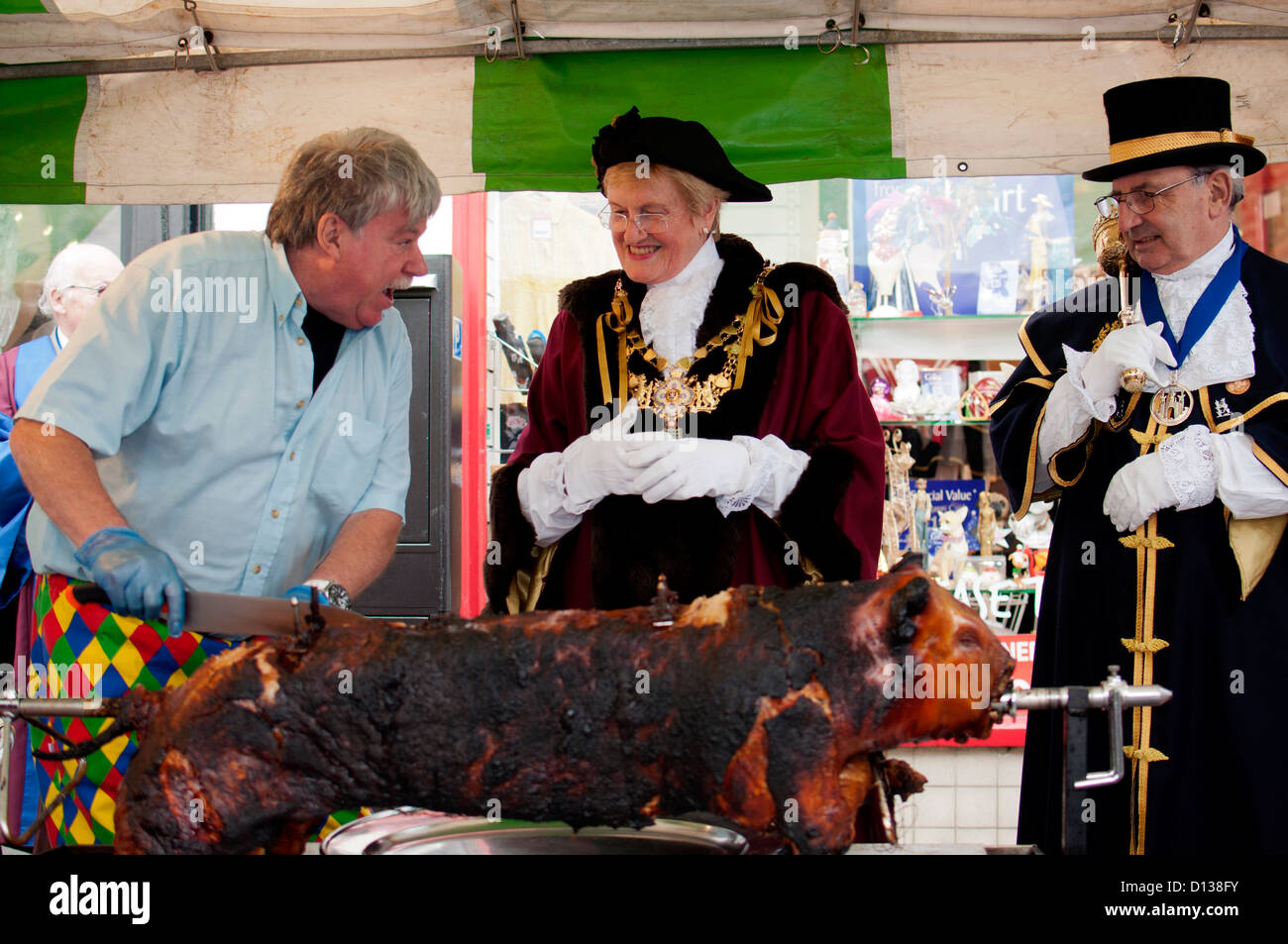 Warwick Mop fair, hog roast Stock Photo - Alamy