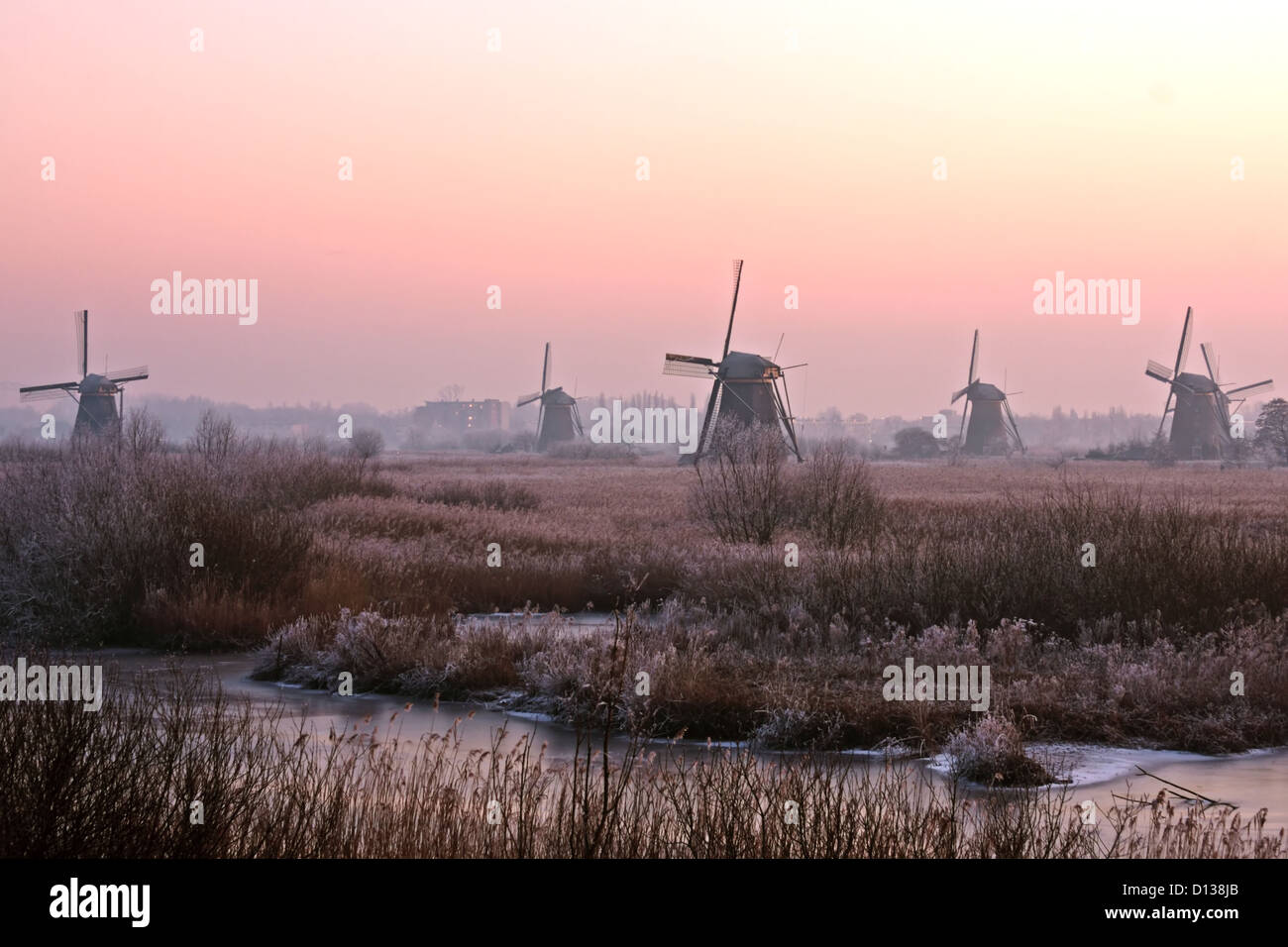Sunset windmills kinderdijk hi-res stock photography and images - Alamy