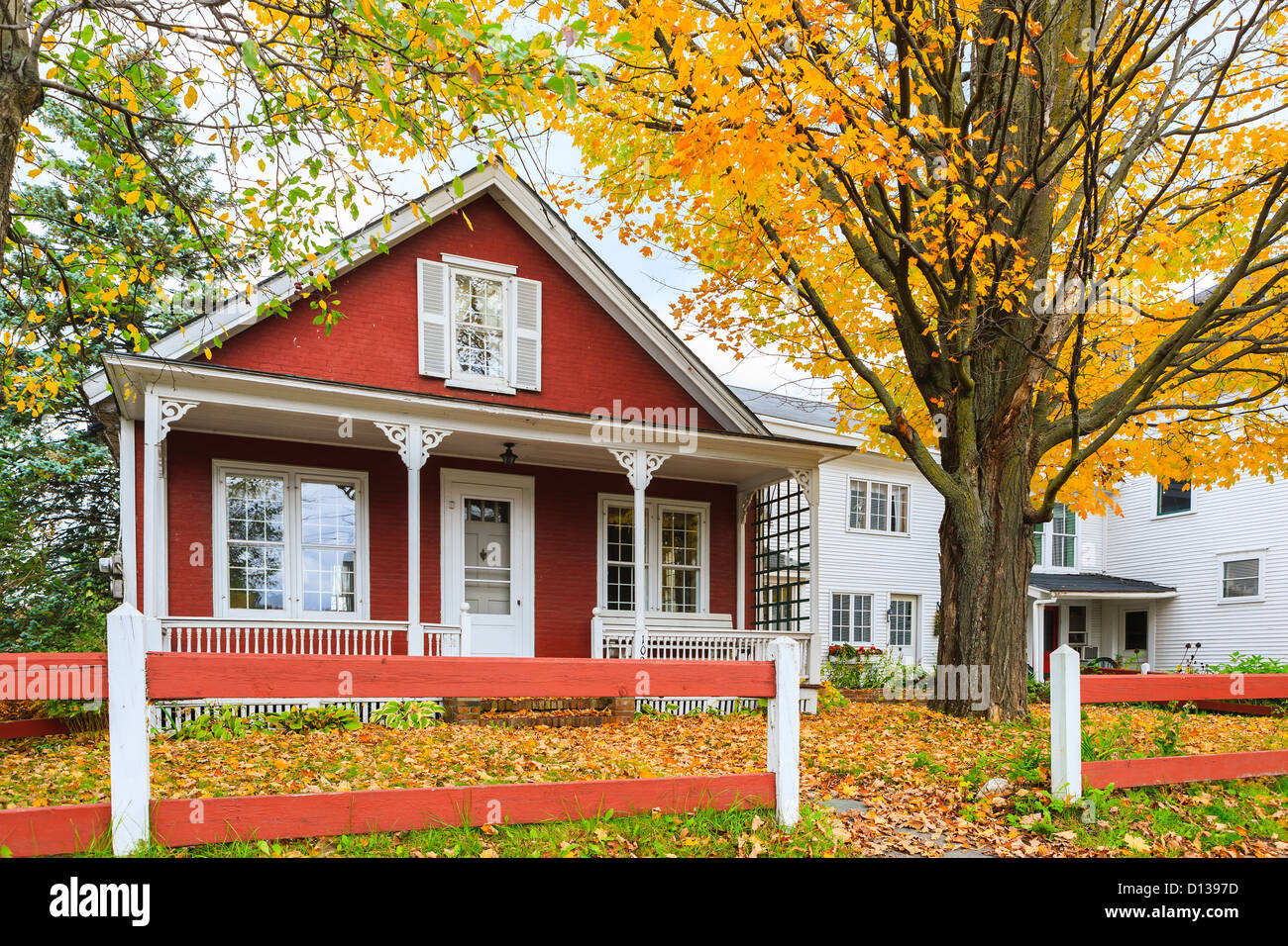 New england home porch hi-res stock photography and images - Alamy
