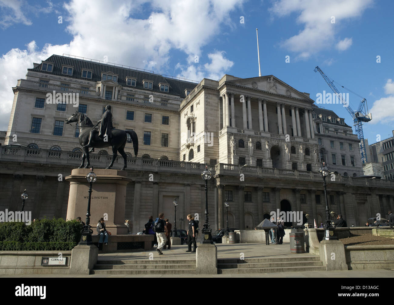 Threadneedle street london pedestrians hi-res stock photography and ...