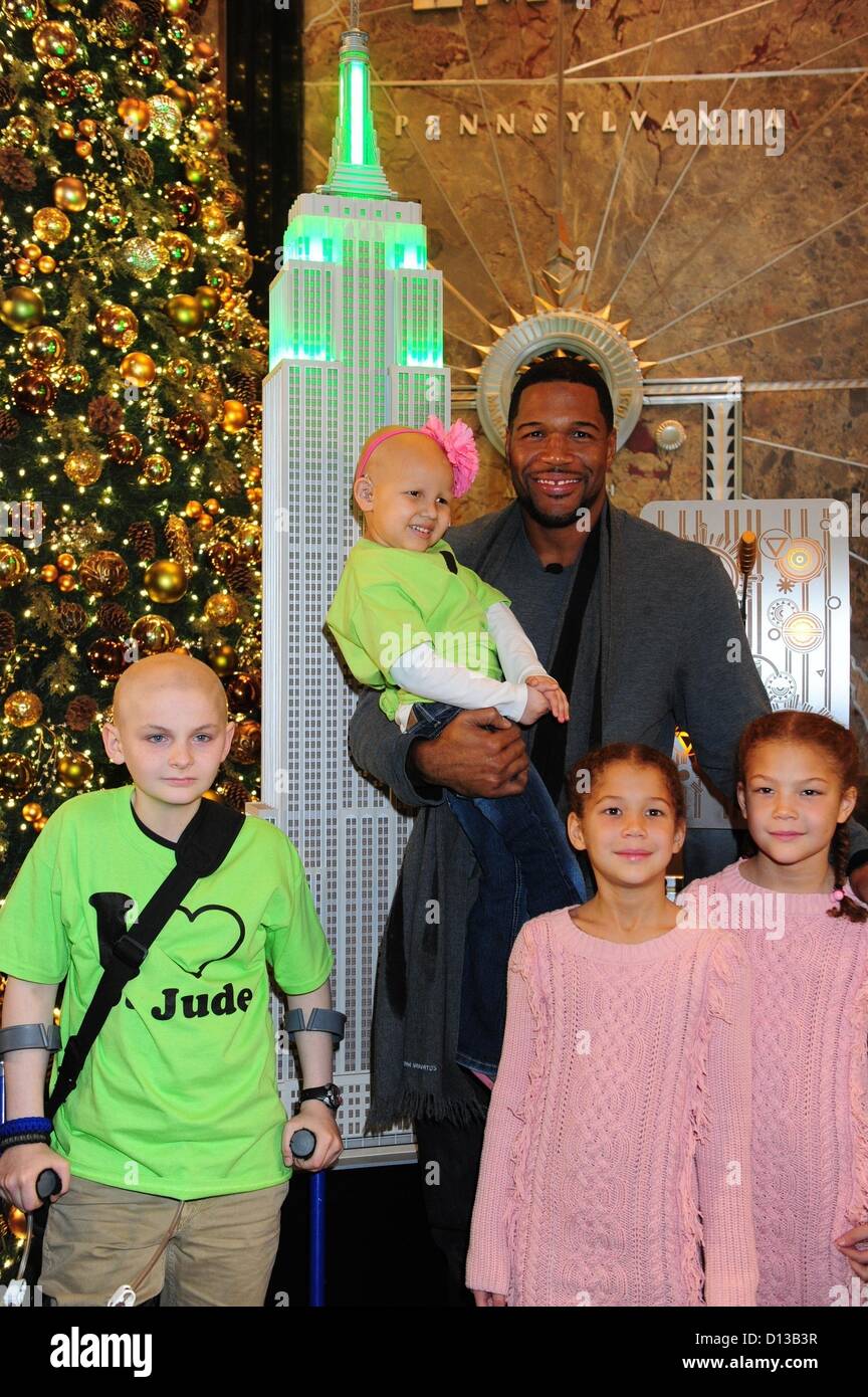 Dec. 6, 2012 - Manhattan, New York, U.S. - MICHAEL STRAHAN, with ...