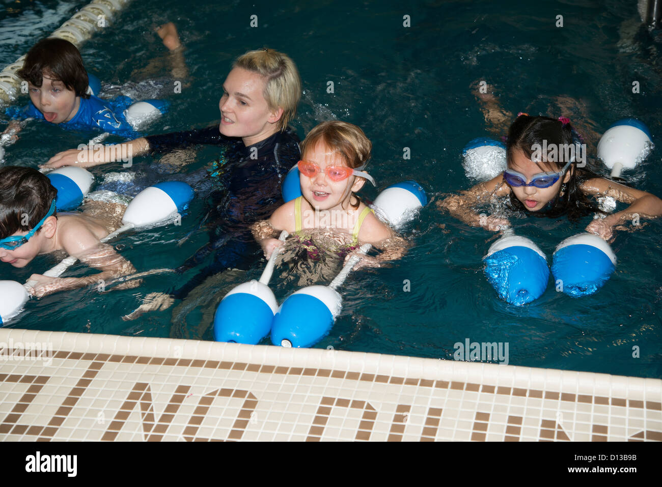 Children's swimming lessons hi-res stock photography and images - Alamy