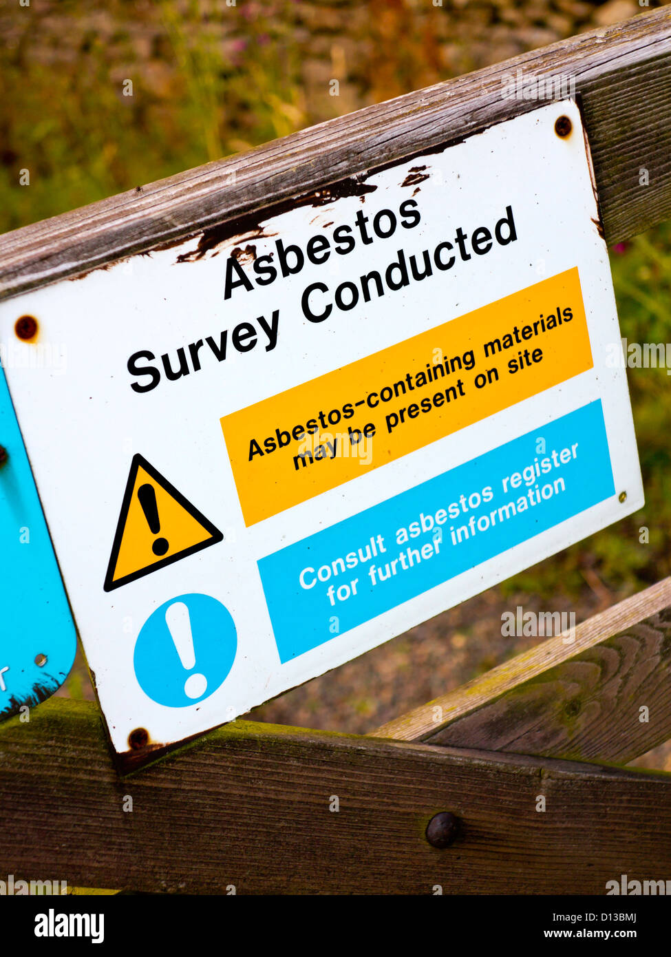 Asbestos danger warning sign hi-res stock photography and images - Alamy
