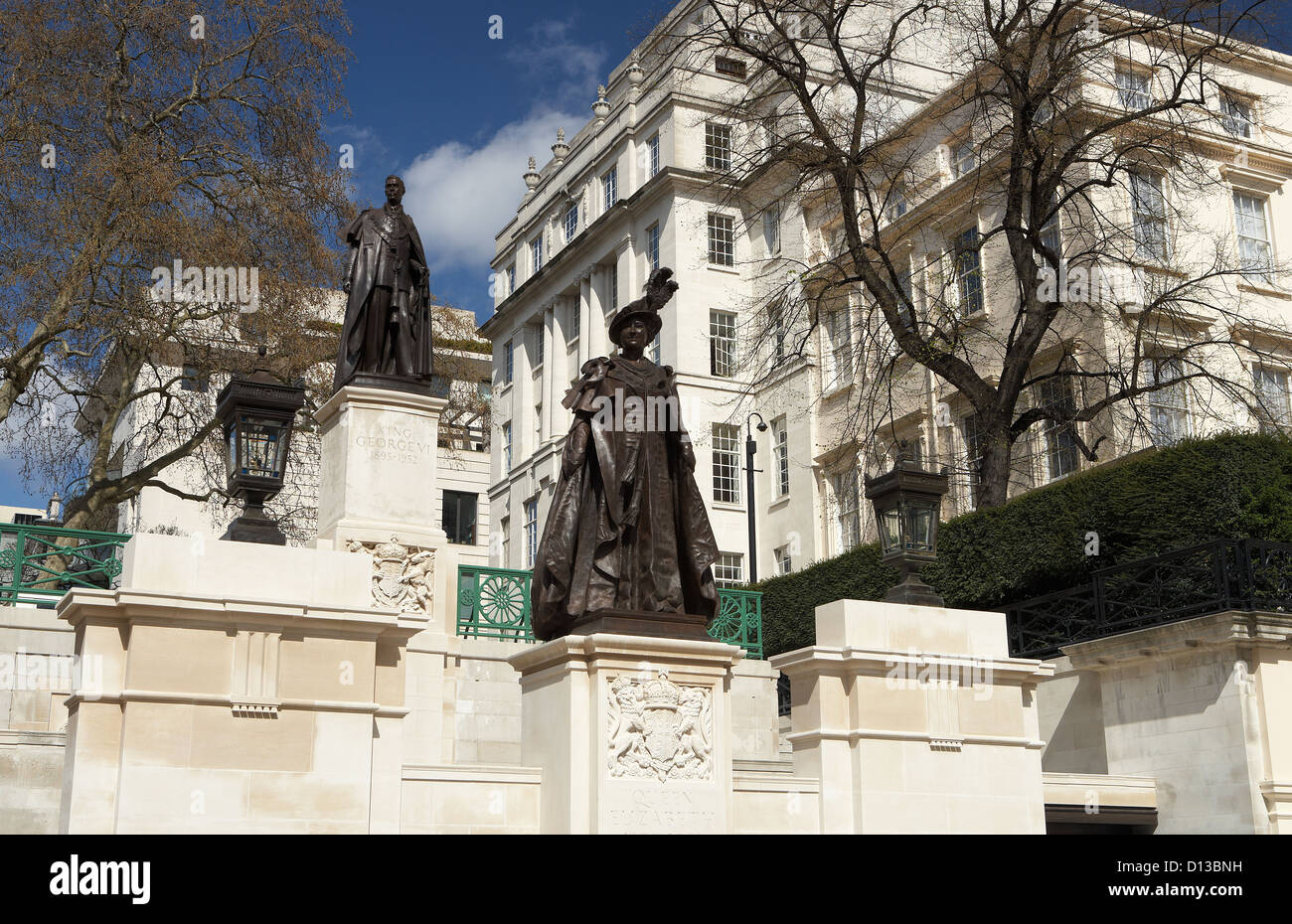 Queen elizabeth memorial queen mother hi-res stock photography and ...