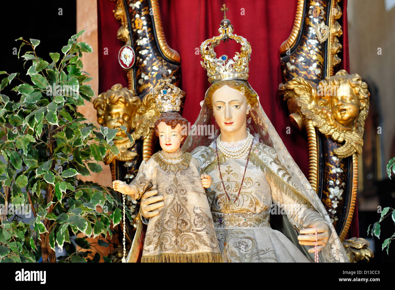 Virgin mary statue italy hi-res stock photography and images - Alamy