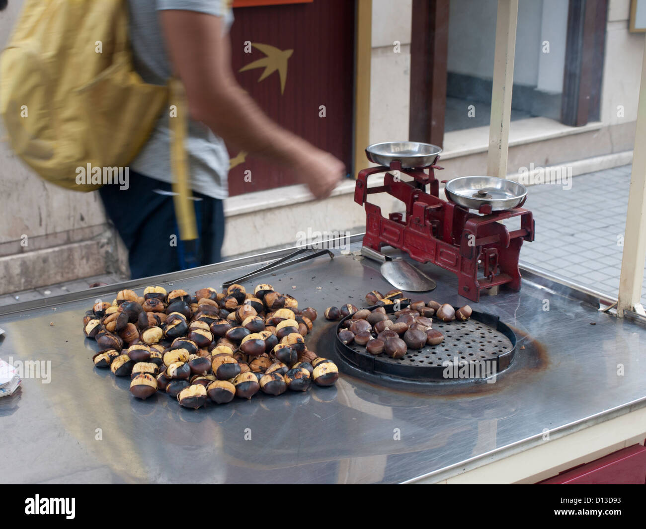Roasted chestnuts stall hi-res stock photography and images - Alamy