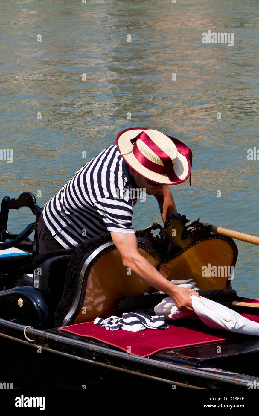 Typical Gondolier in Venice, Italy Stock Photo - Alamy