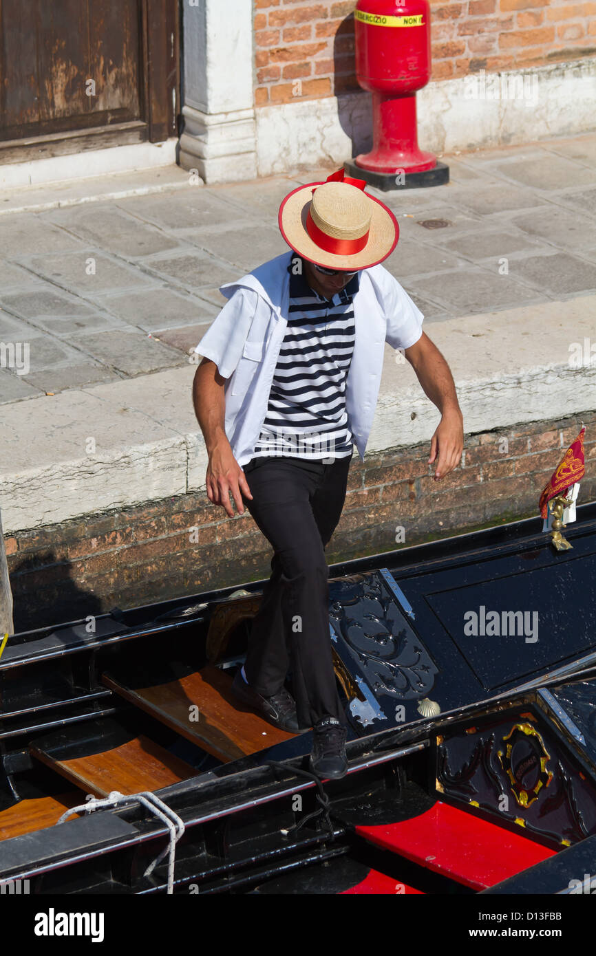 Typical Gondolier in Venice, Italy Stock Photo - Alamy