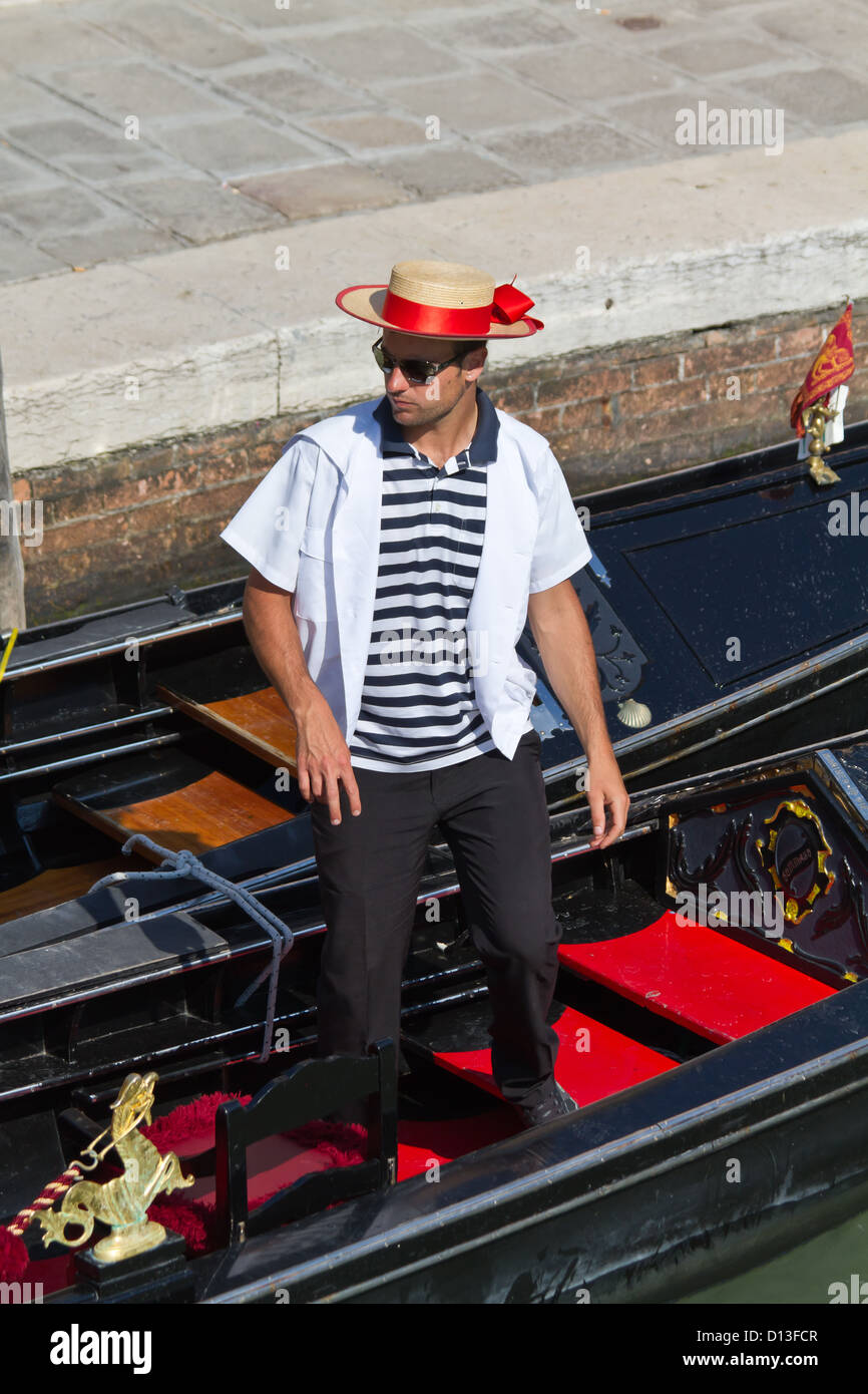 Typical Gondolier in Venice, Italy Stock Photo - Alamy
