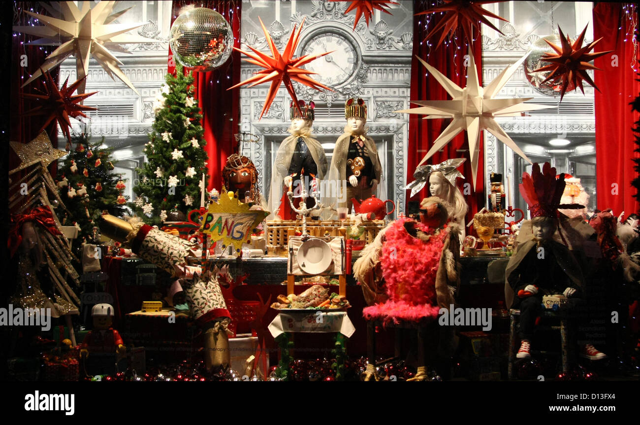 SELFRIDGES CHRISTMAS SHOP WINDOW LONDON CHRISTMAS LIGHTS AND SHOP ...