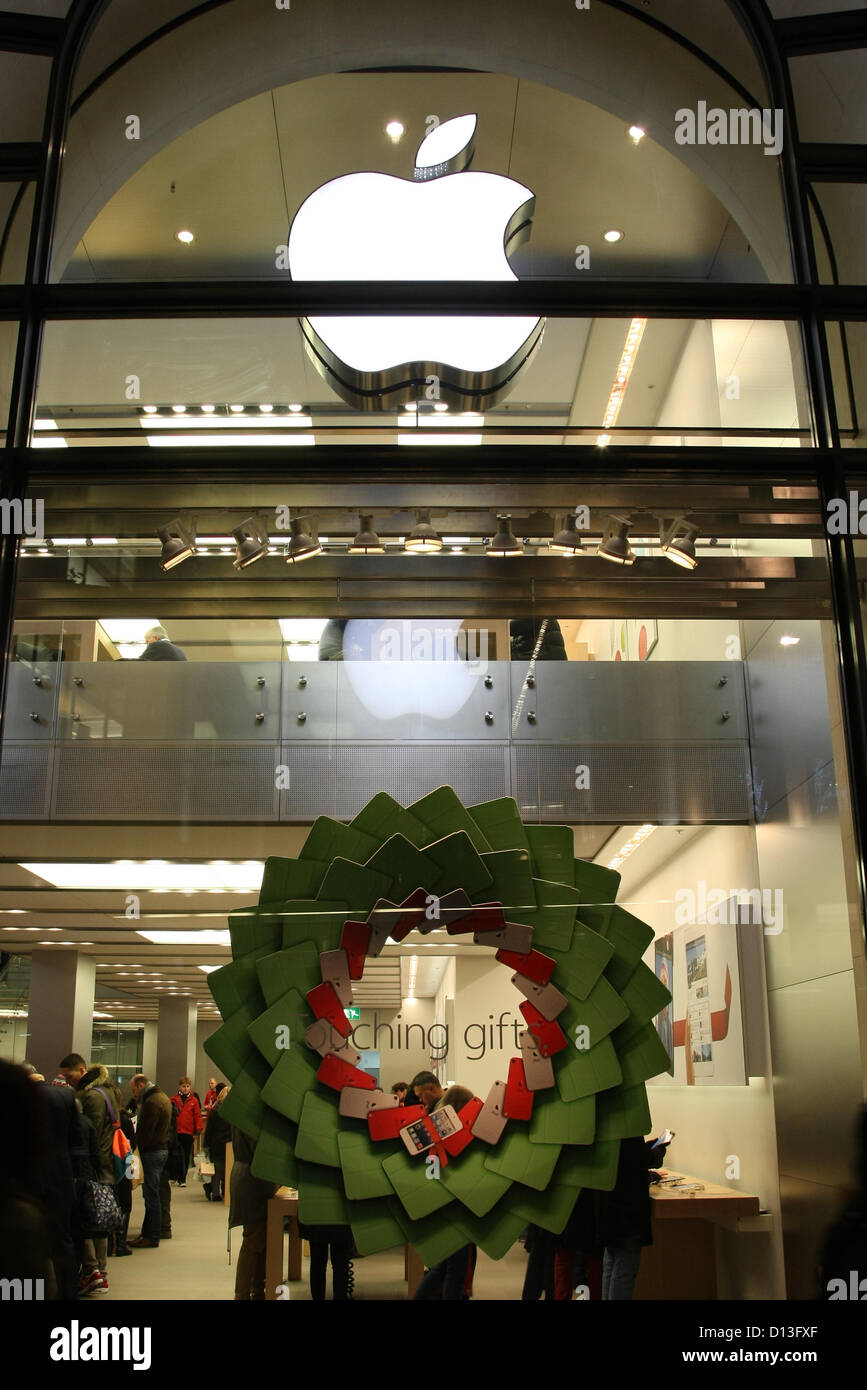 APPLE CHRISTMAS SHOP WINDOW LONDON CHRISTMAS LIGHTS AND SHOP WINDOWS ...