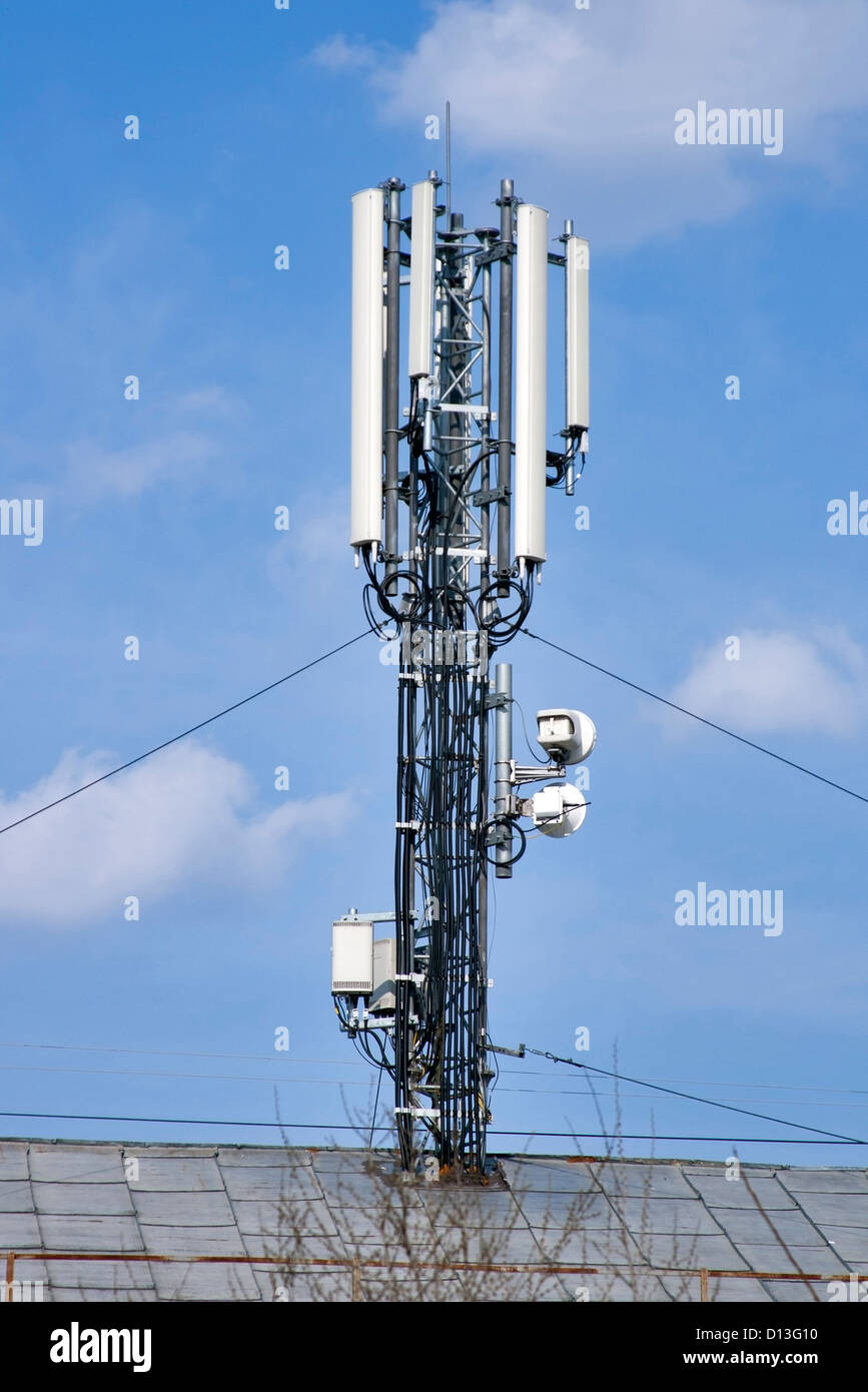Microwave relay communications tower hi-res stock photography and ...