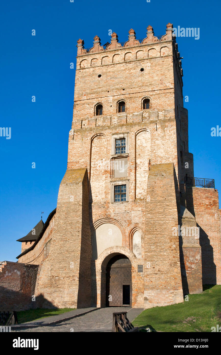 Tall and imposing medieval stone tower hi-res stock photography and ...