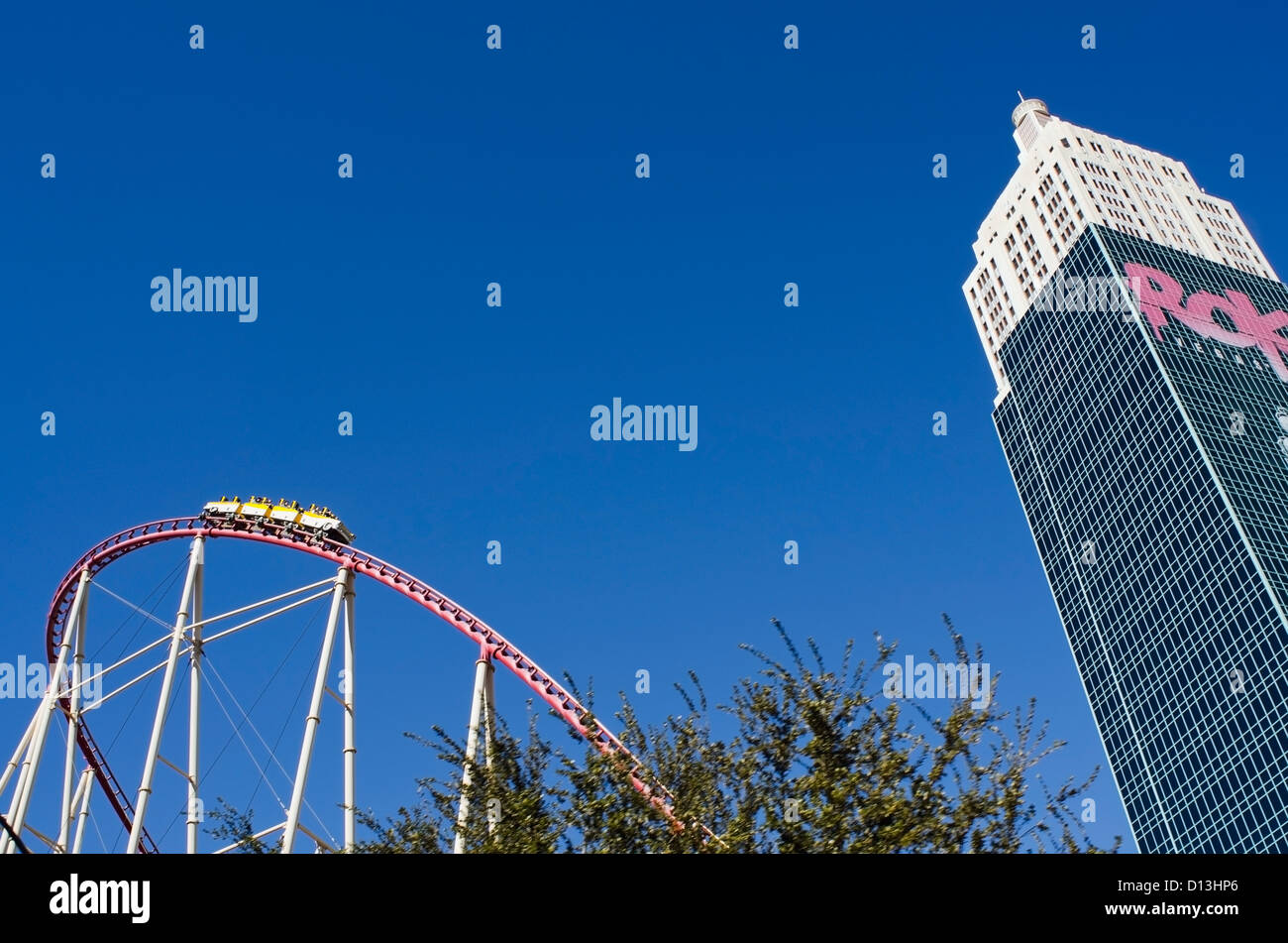 Must be this tall to ride sign hi-res stock photography and images - Alamy