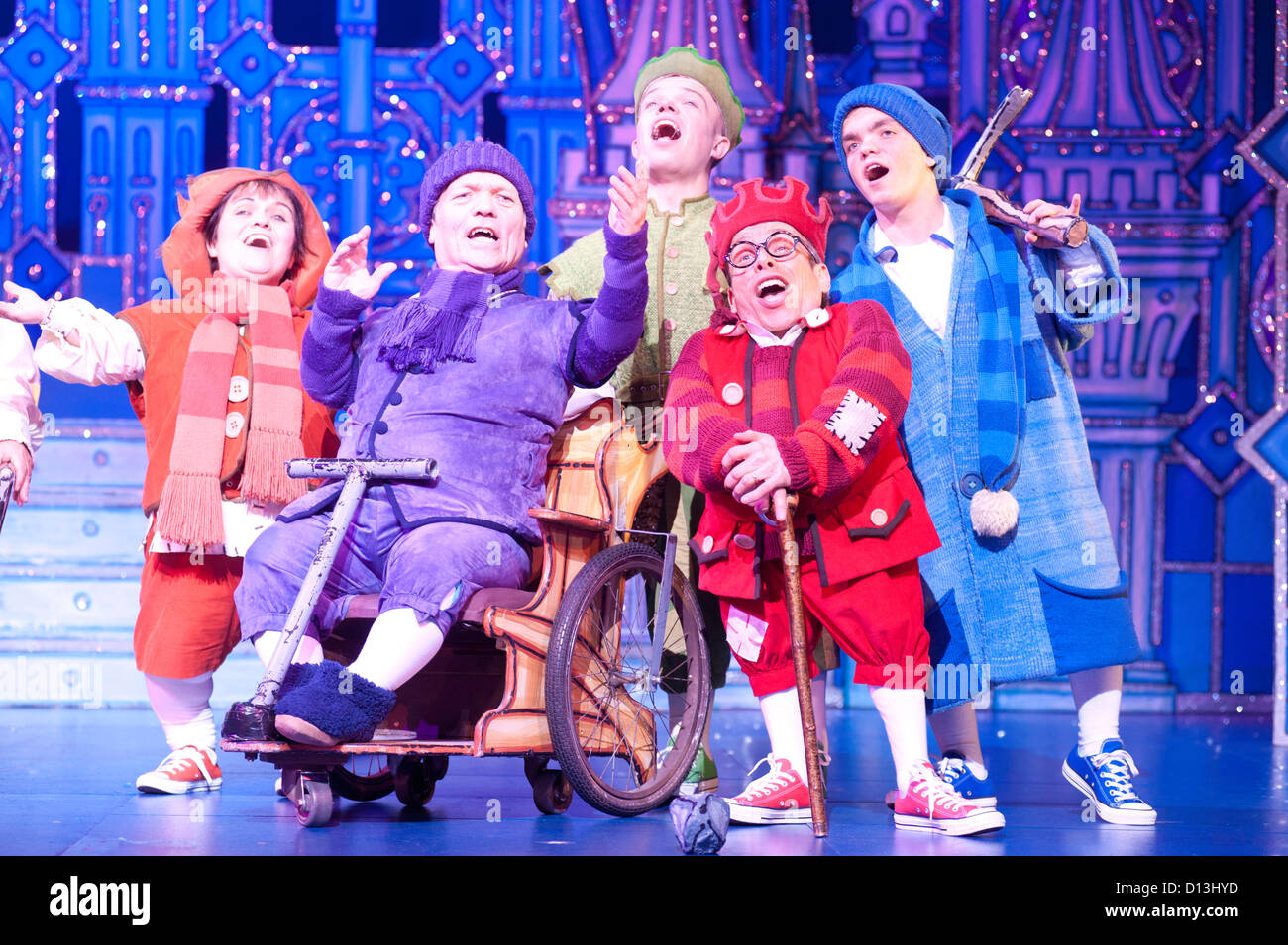 Snow white seven dwarfs pantomime hi-res stock photography and images - Alamy